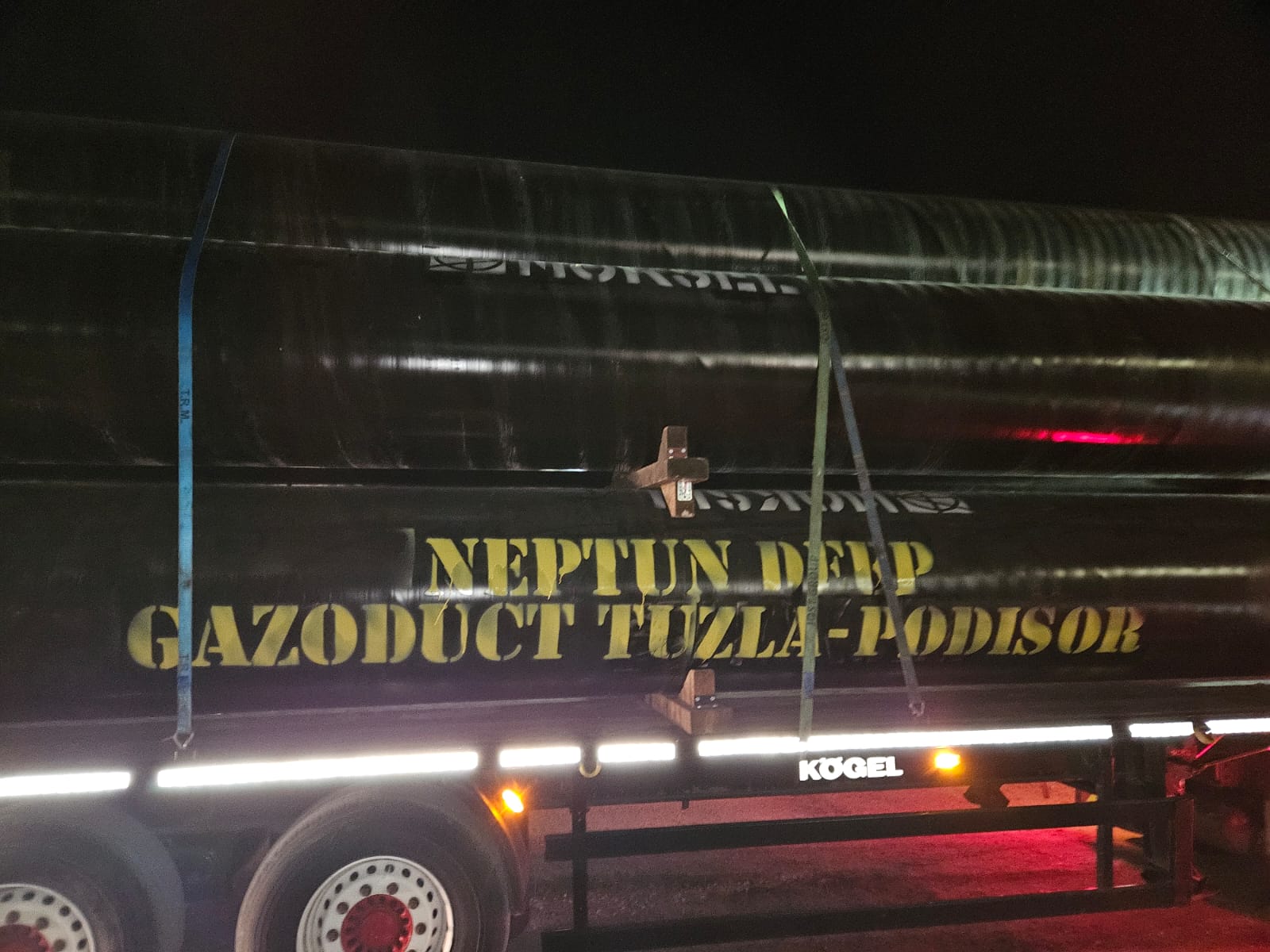 În Portul Constanta se transportă conducta pe șantierele gazoductului ...